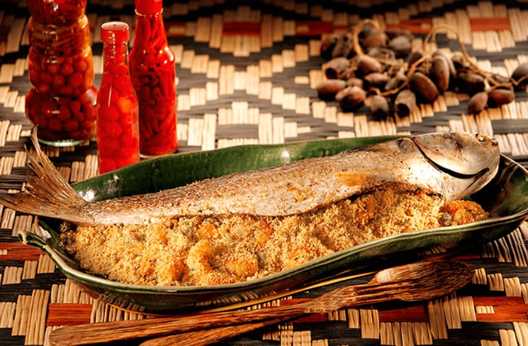 Receita de Tainha Recheada com Farofa de Camarão (SC) - Yoki